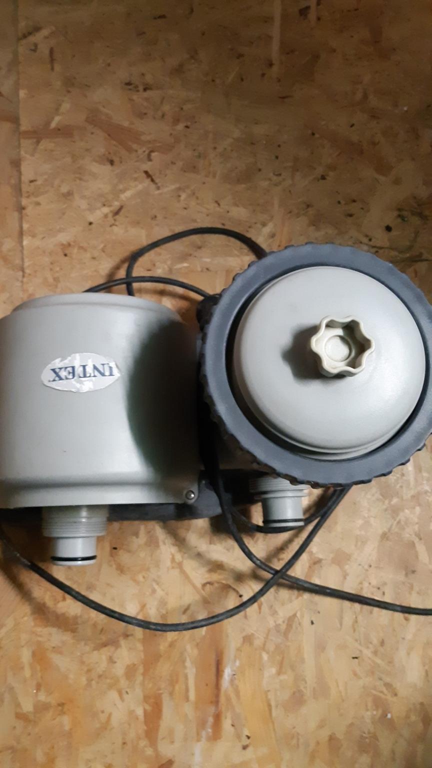 Intex Pool-Pumpe in 6423 Mötz für 50,00 € zum Verkauf | Shpock DE