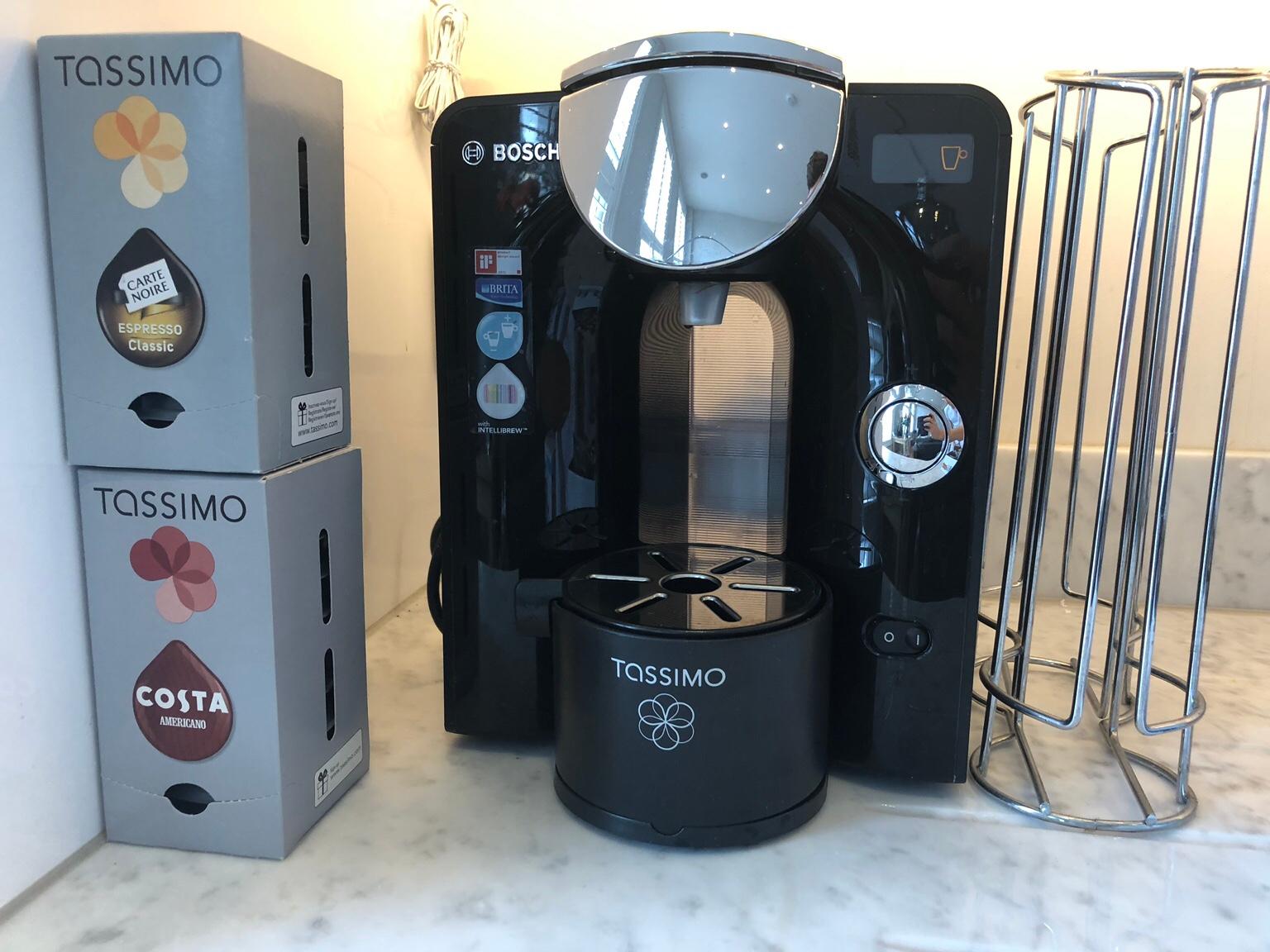 Tassimo Charmy Intellibrew Pod Machine &Stand in SW18 Wandsworth für 25 ...