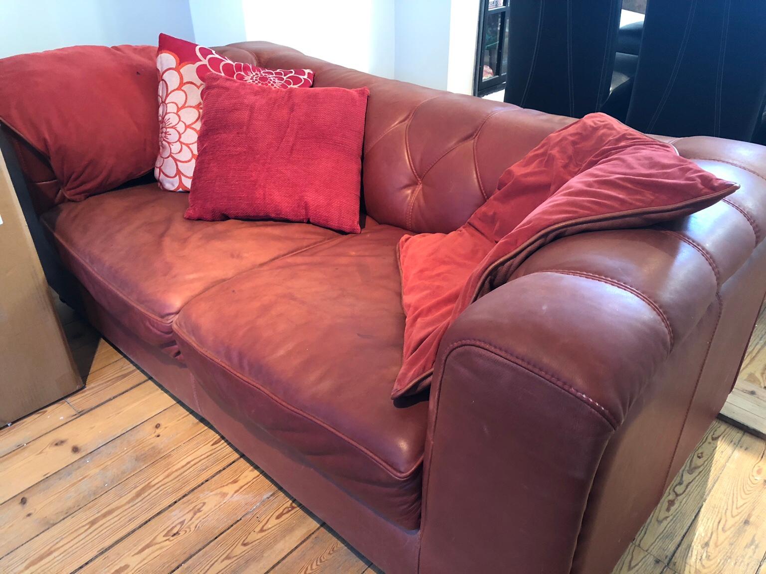 4 and 3 seater leather DFS Sofa with Ottoman in SE25 Croydon für 200,00 ...