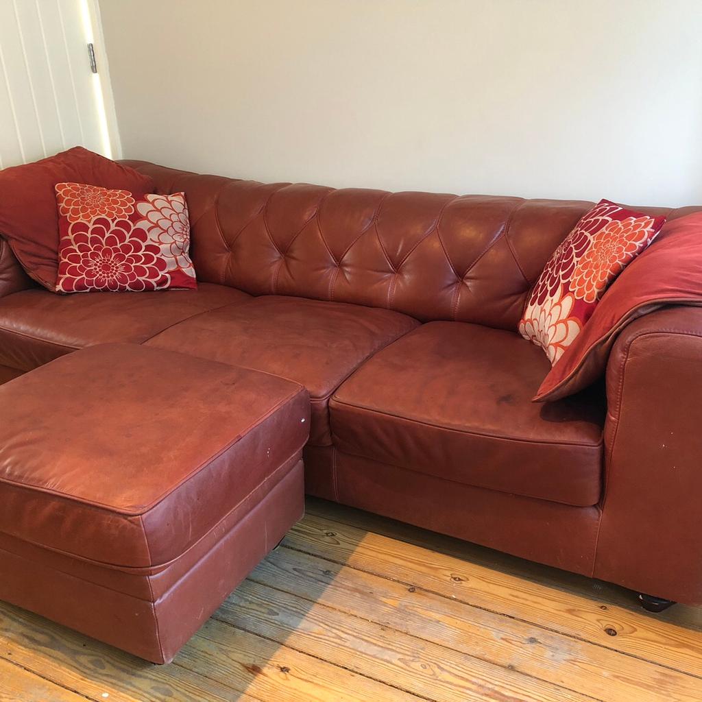 4 and 3 seater leather DFS Sofa with Ottoman in SE25 Croydon für 200,00 ...