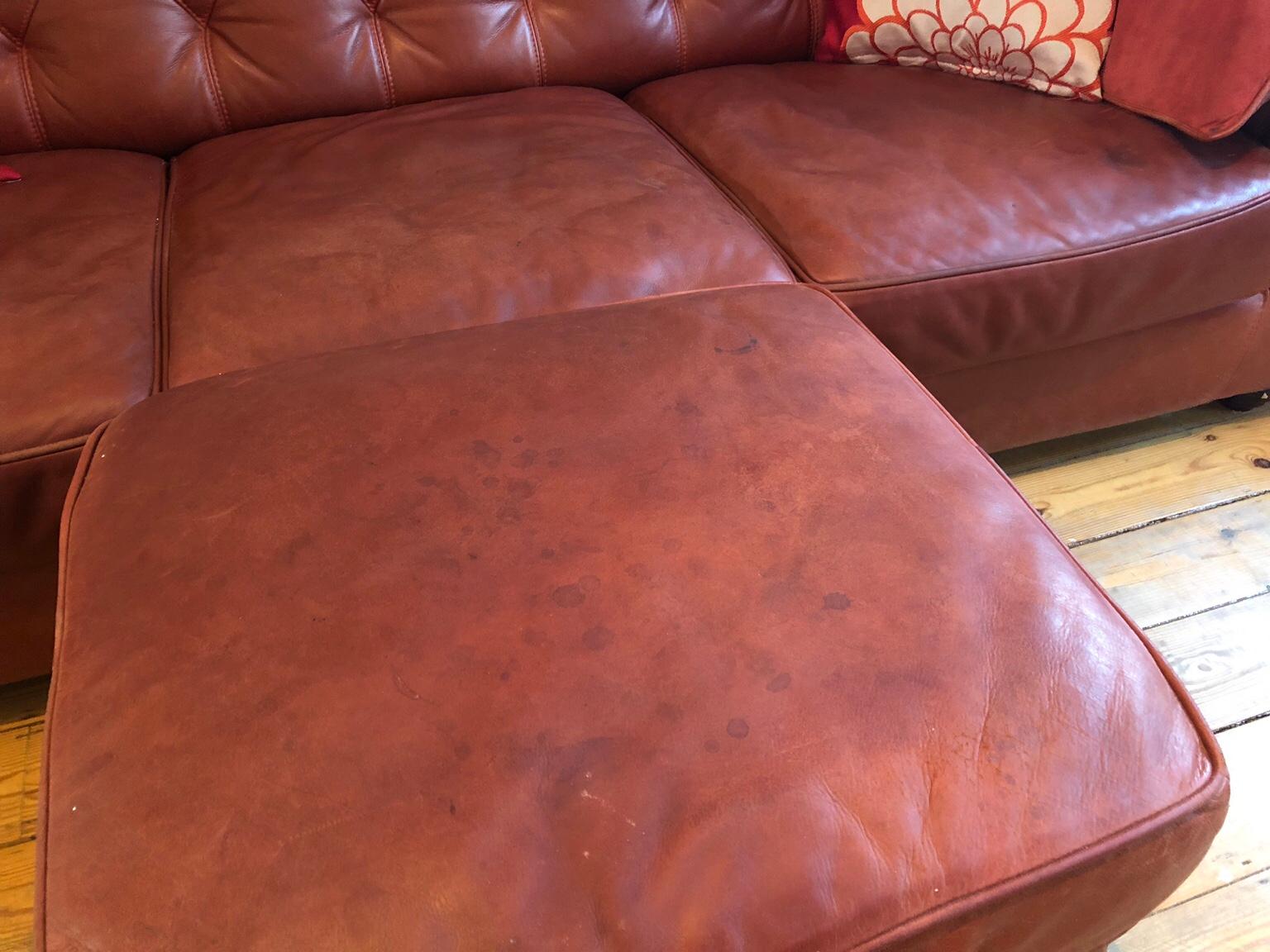 4 and 3 seater leather DFS Sofa with Ottoman in SE25 Croydon für 200,00 ...