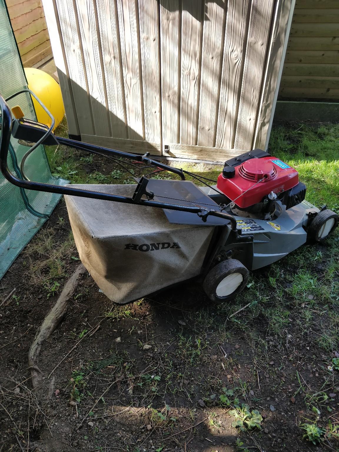 Honda Pan European 464 Petrol Push Lawnmower in RH10 Crawley for £35.00 ...