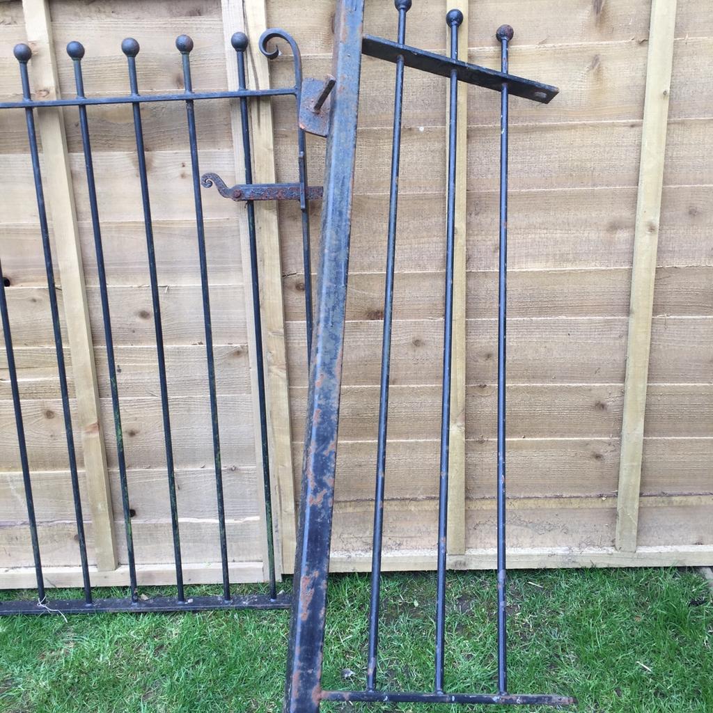 Metal garden gate and posts in YO62 Ryedale for £40.00 for sale | Shpock