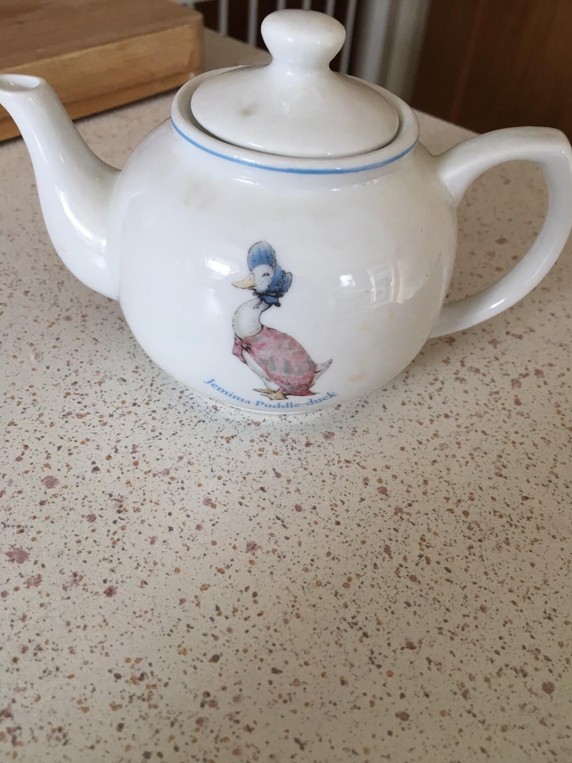 Mini china Jemima puddle duck teapot in S40 North East Derbyshire für £ ...