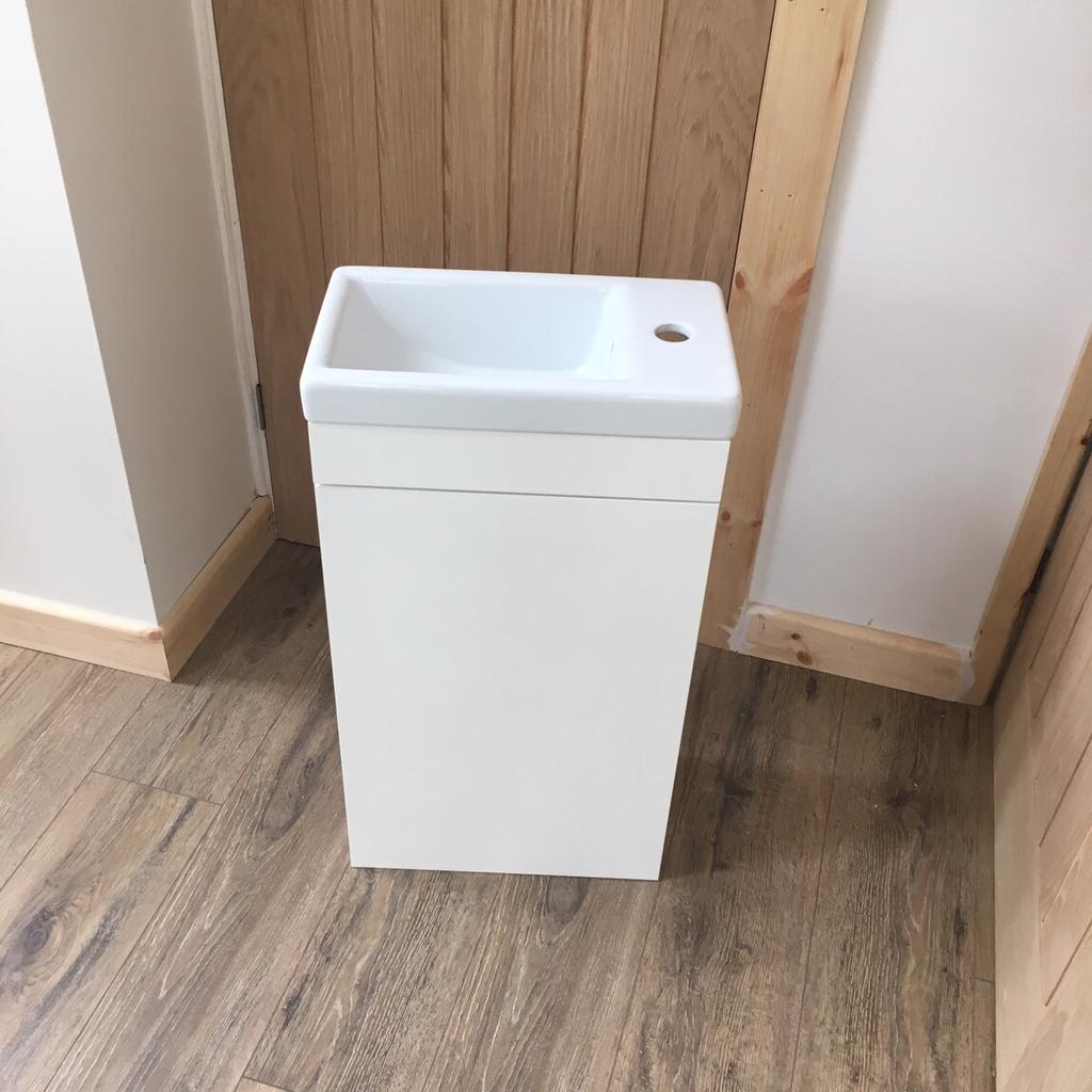 Mondella White Gloss Vanity Unit and Basin in WV3 Wolverhampton für £ ...