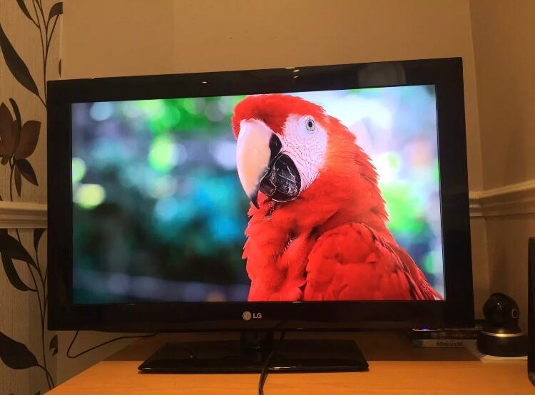 LG 32Ld490 32 inch tv, remote control+ Manual in WS10 Walsall for £90. ...