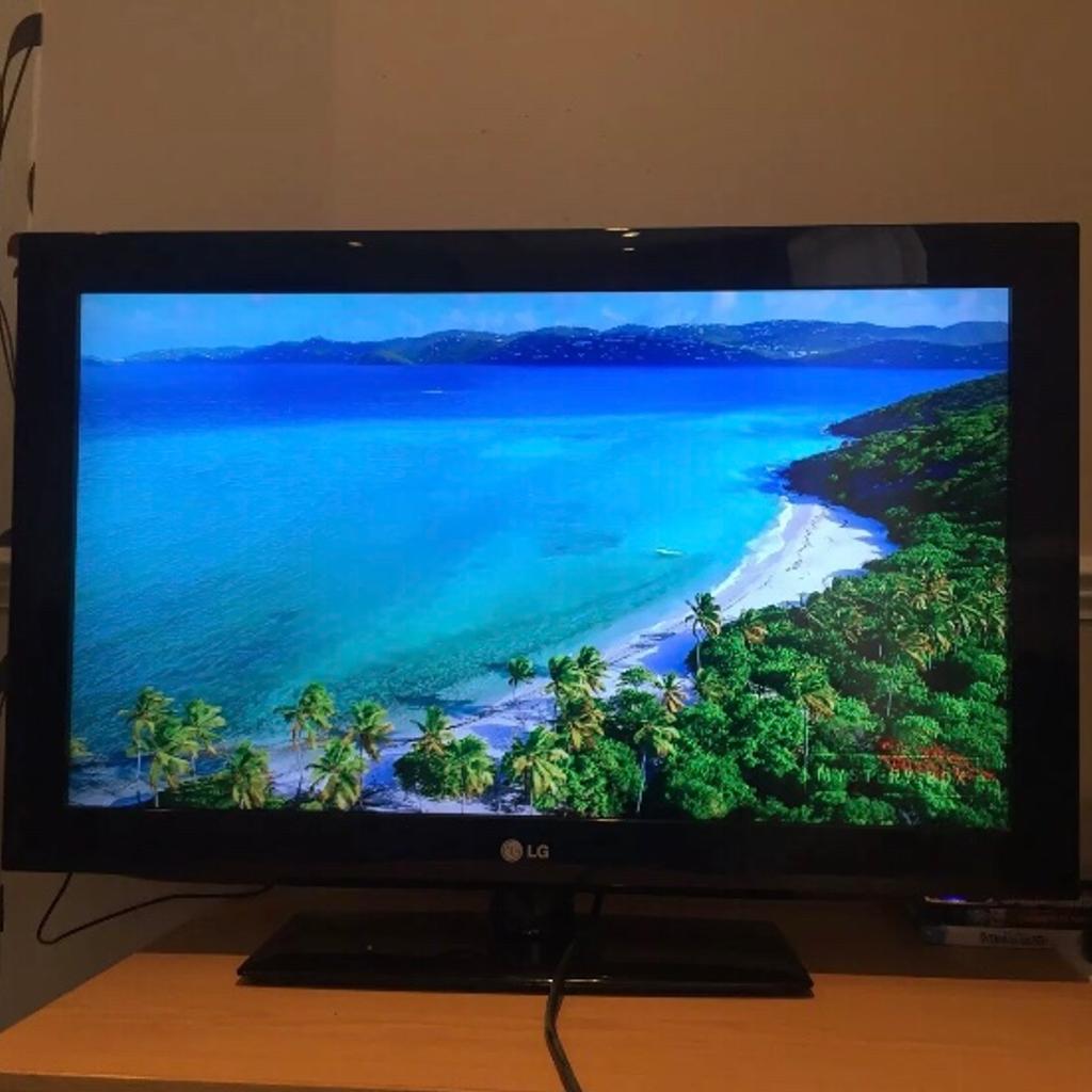 LG 32Ld490 32 inch tv, remote control+ Manual in WS10 Walsall for £90. ...