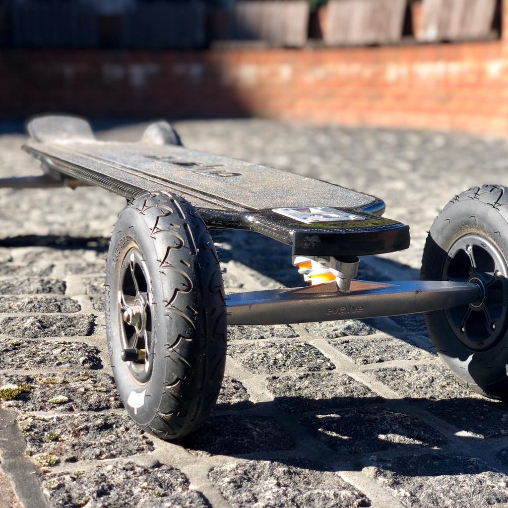 Evolve Carbon - electric, all terrain board in SW19 Merton für 400,00 ...