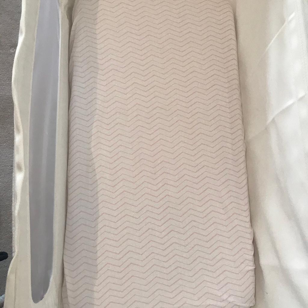 White Snuz pod bedside crib in Sunderland for £65.00 for sale | Shpock