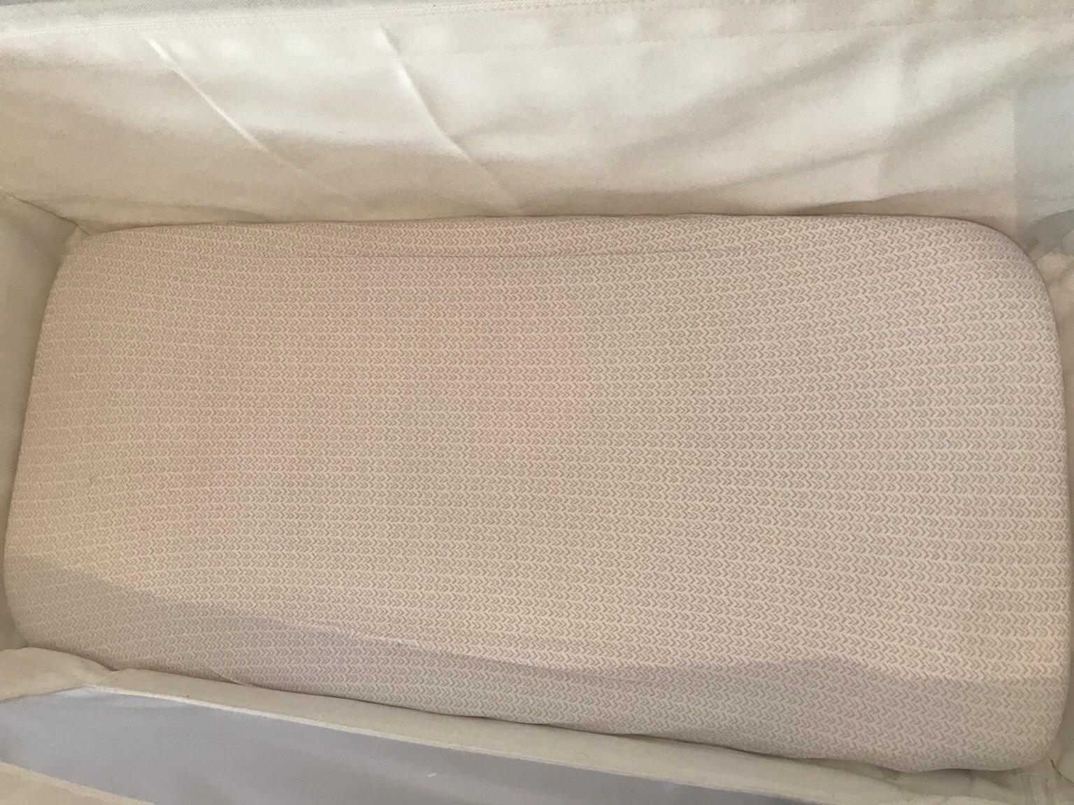 White Snuz pod bedside crib in Sunderland for £65.00 for sale | Shpock