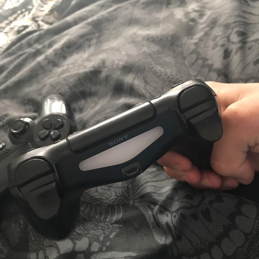 Ps4 controllers in SW17 Wandsworth for £20.00 for sale | Shpock