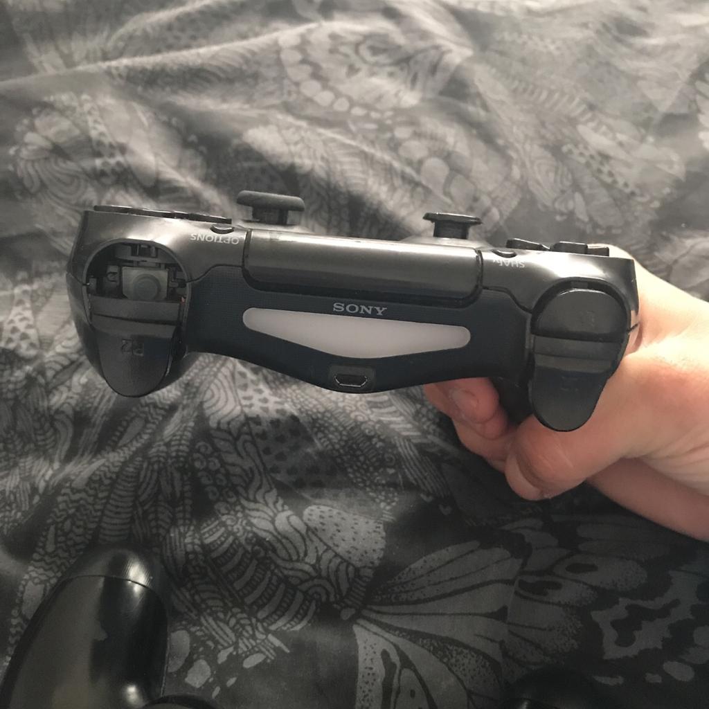 Ps4 controllers in SW17 Wandsworth for £20.00 for sale | Shpock