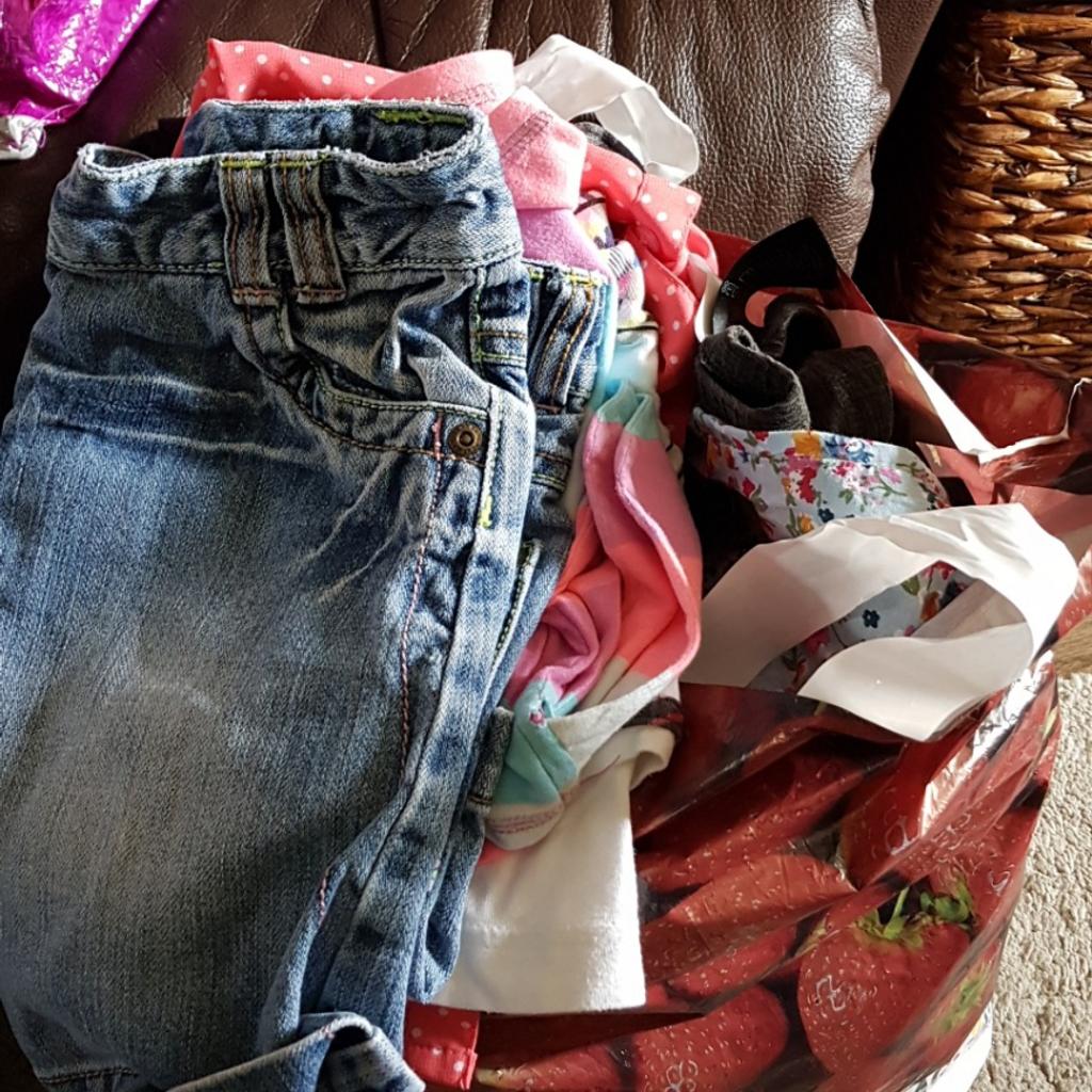 Bag of girls clothes in WS10 Sandwell für 5,00 £ zum Verkauf | Shpock DE