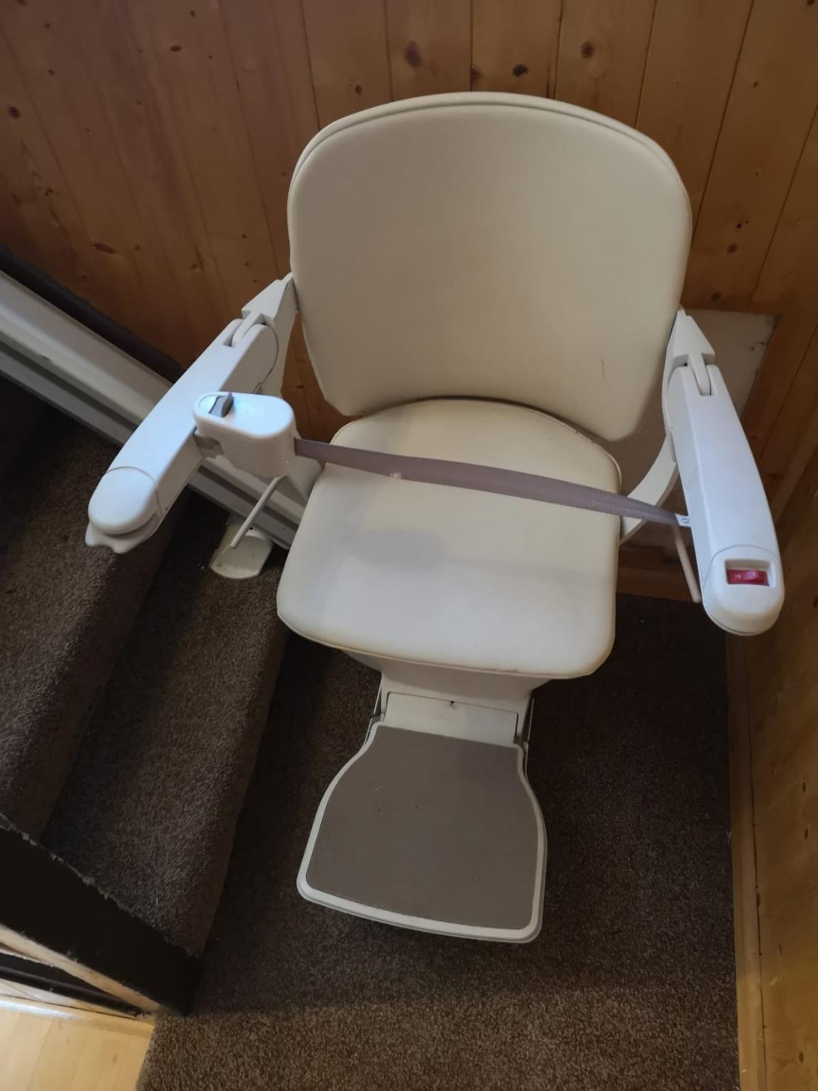 stannah stairlift 300, full working order in BB10 Burnley für 225,00 ...