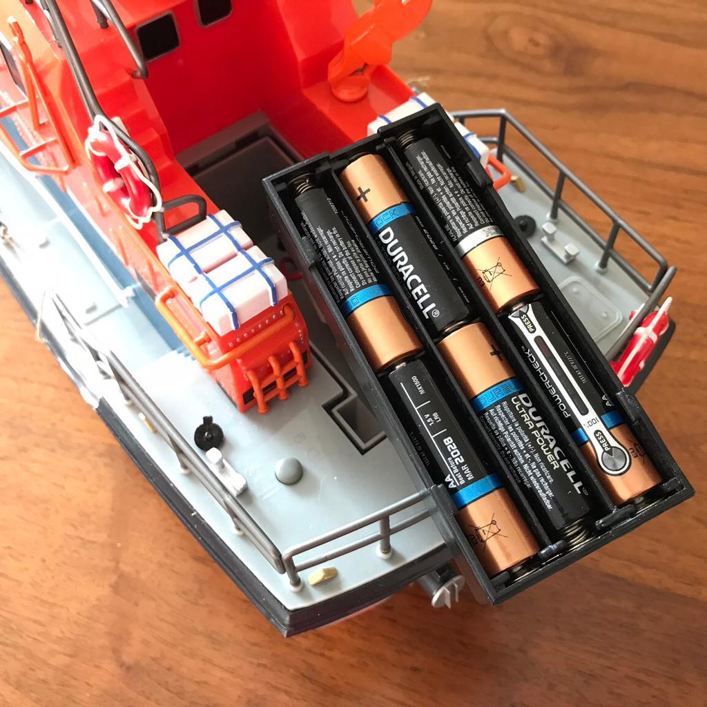 RNLI Severn Radio Control Lifeboat in FY8 Fylde für 55,00 £ zum Verkauf ...