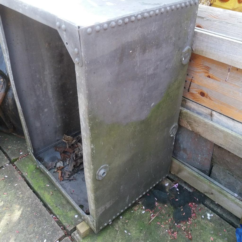 Galvanised 1920s riveted water tank. in CH8 Holywell für 80,00 £ zum ...