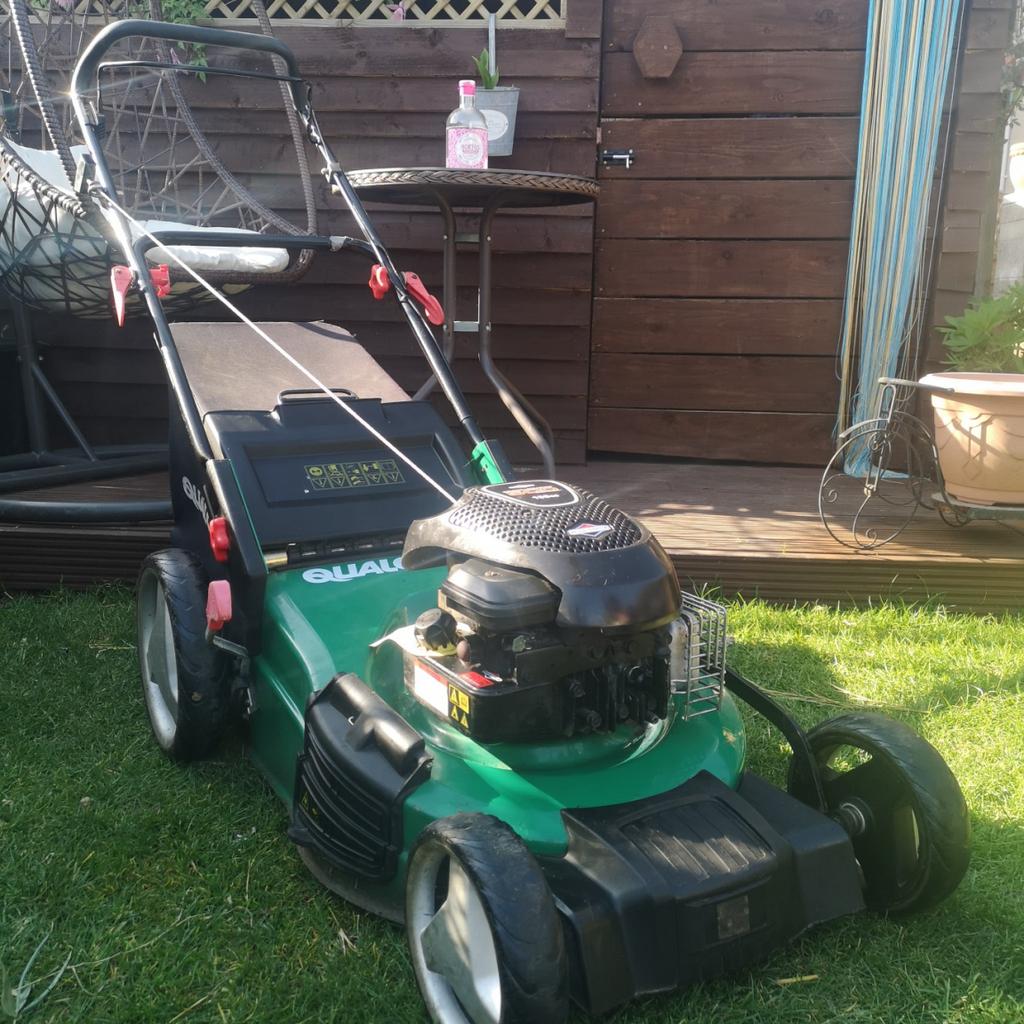 Qualcast Briggs & Stratton Petrol Mower in CF81 Bargoed für 100,00 ...