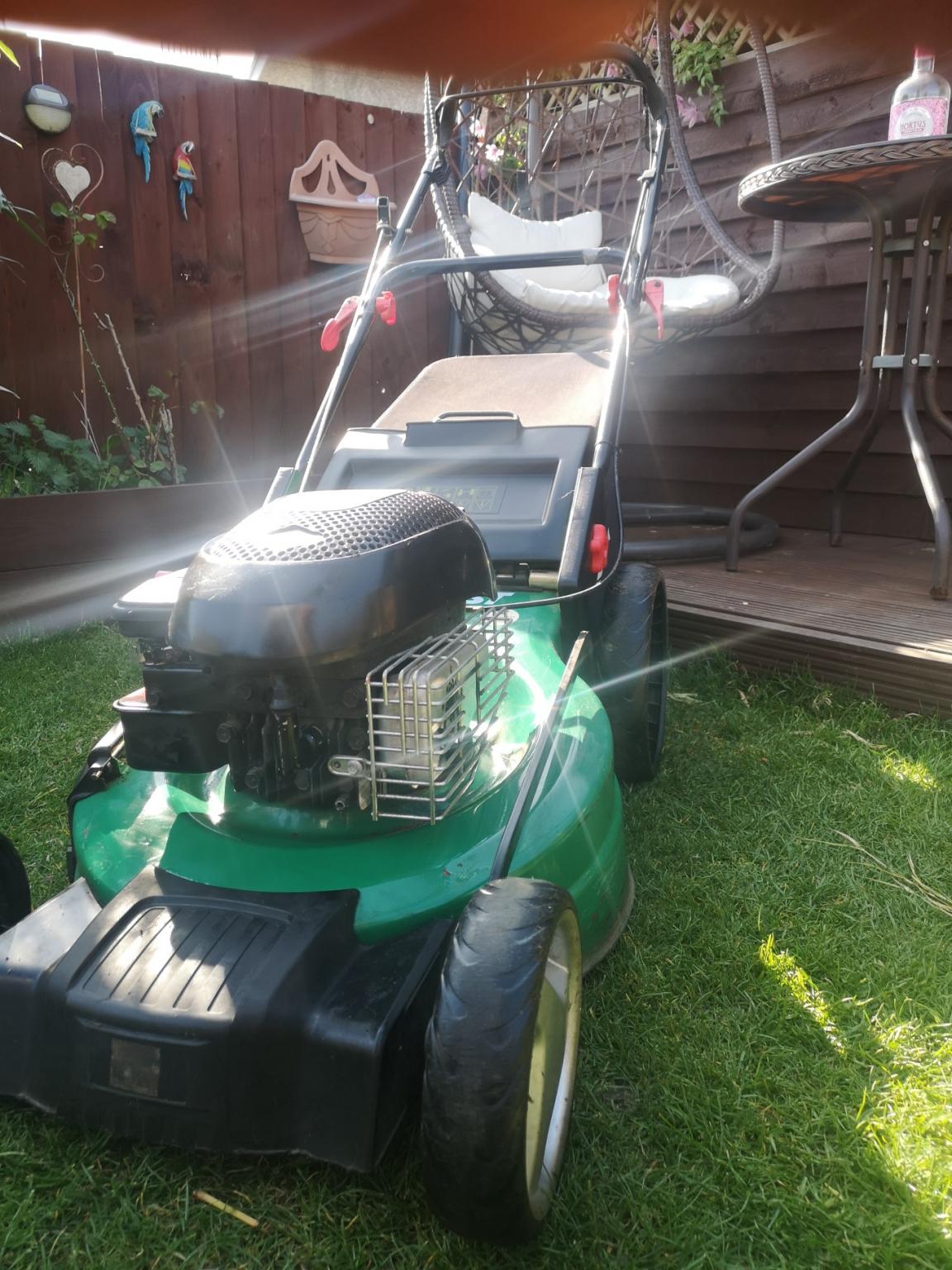 Qualcast Briggs & Stratton Petrol Mower in CF81 Bargoed für 100,00 £ zum Verkauf | Shpock DE