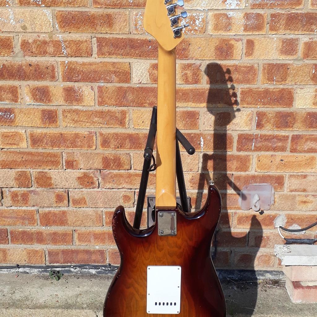 hohner stratocaster electric guitar vintage in SS13 Basildon for £50.00 ...