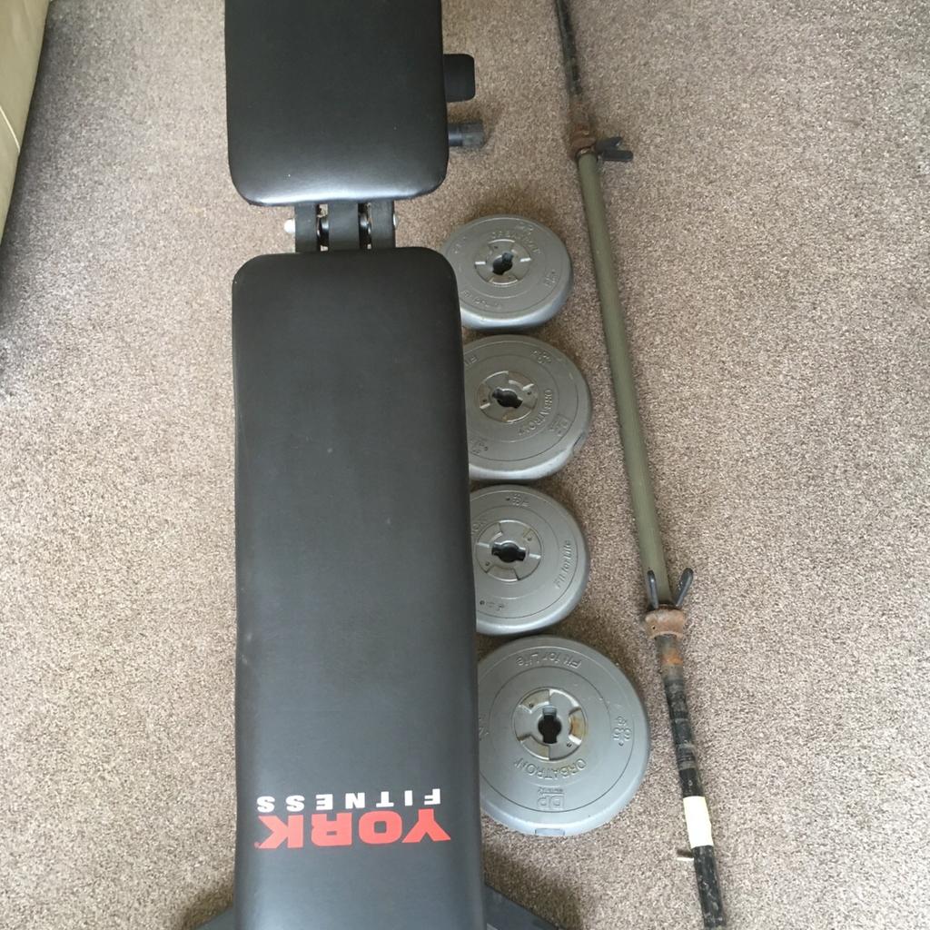 YORK FITNESS BENCH AND WEIGHTS in B61 Bromsgrove für 25,00 £ zum ...