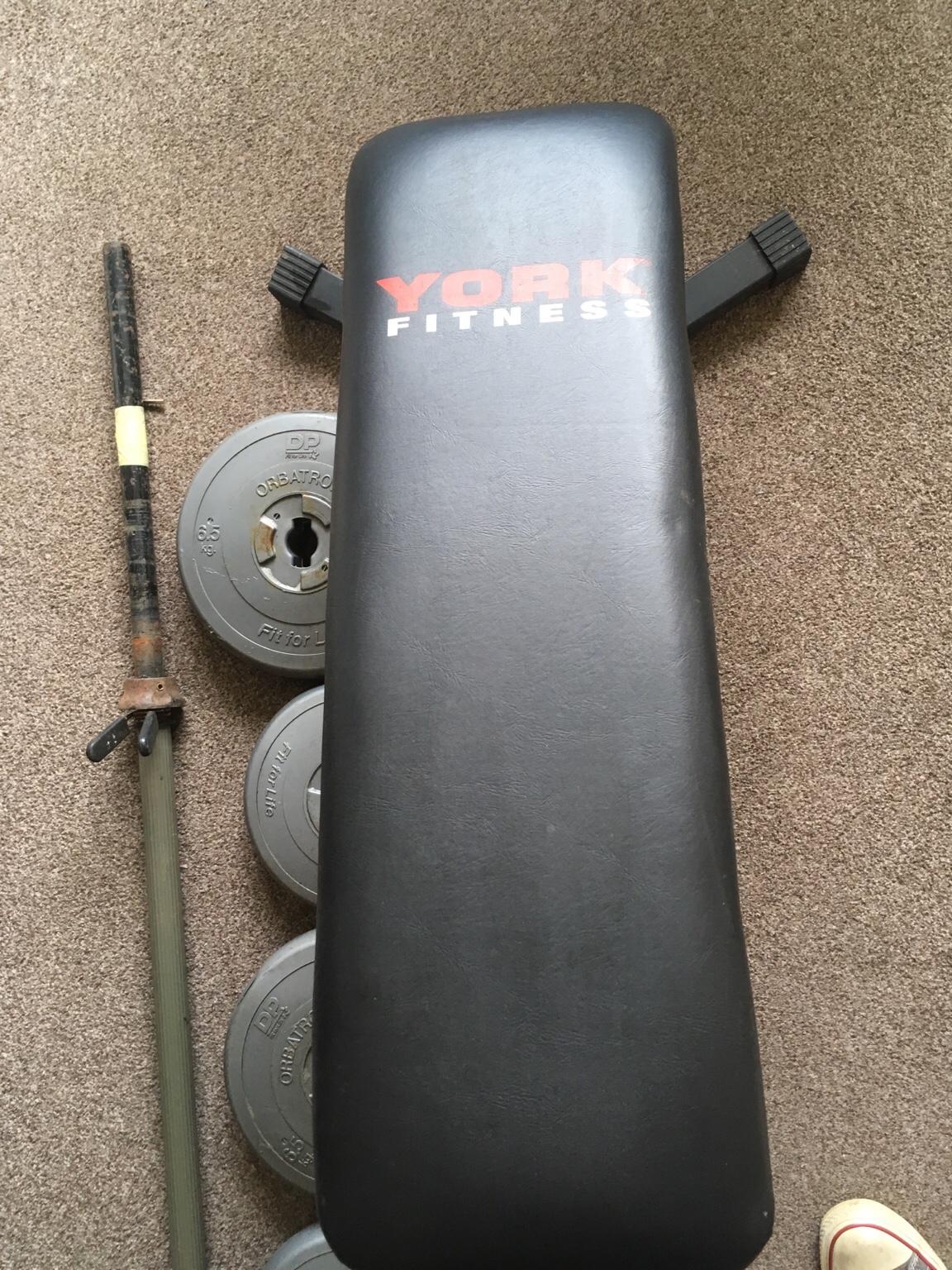 YORK FITNESS BENCH AND WEIGHTS in B61 Bromsgrove für 25,00 £ zum ...