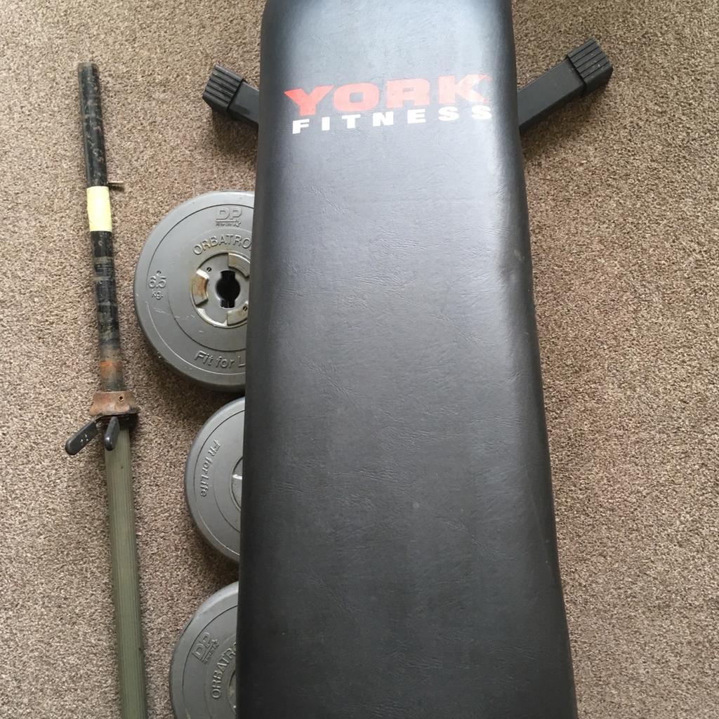 YORK FITNESS BENCH AND WEIGHTS in B61 Bromsgrove für 25,00 £ zum ...