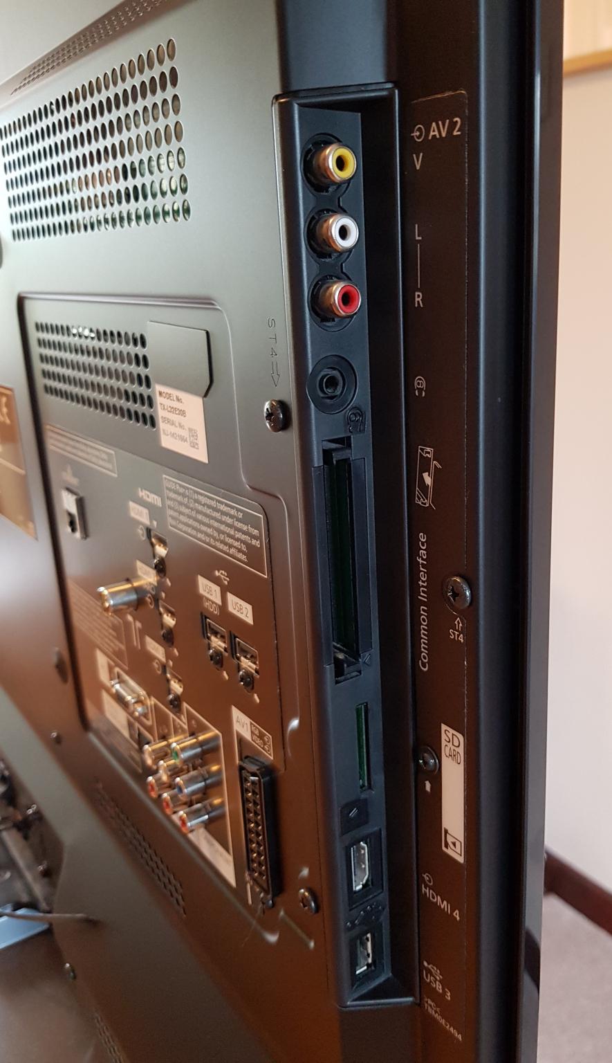 Panasonic Viera 32" LCD TV in LL16 Llanrhaeadr for £60.00 for sale | Shpock