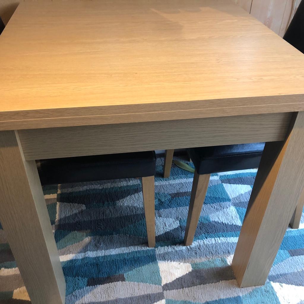 Next Malvern Oak Dining Table + Chairs in DA11 Northfleet für 50,00 ...