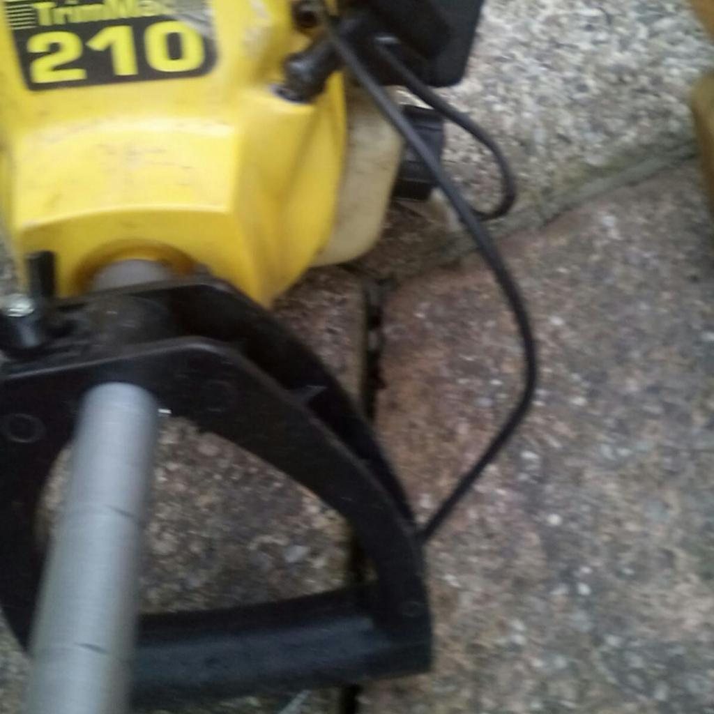 2x 2 stroke petrol strimmers in B65 Sandwell für £ 25,00 zum Verkauf ...