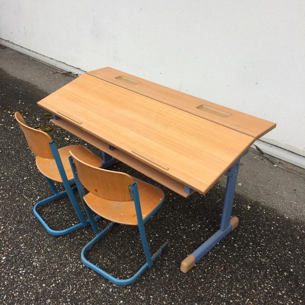Schreibtisch -Schultisch inkl Sessel in 4755 Zell an der Pram für € 25 ...