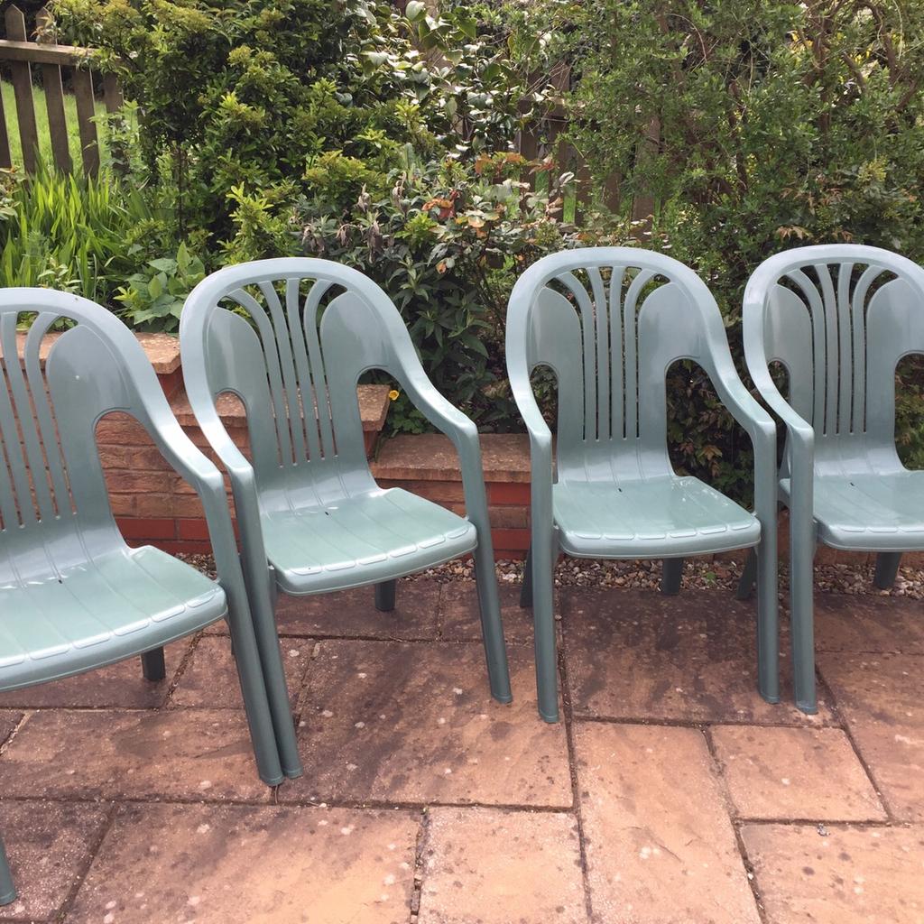 Patio Chairs: Green sturdy plastic stackable in LE17 Harborough für £ ...