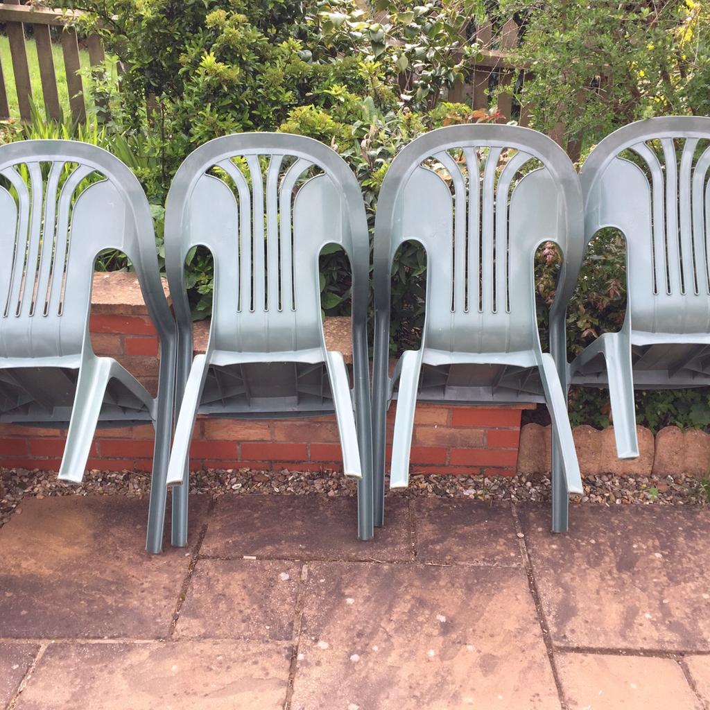 Patio Chairs: Green sturdy plastic stackable in LE17 Harborough für £ ...