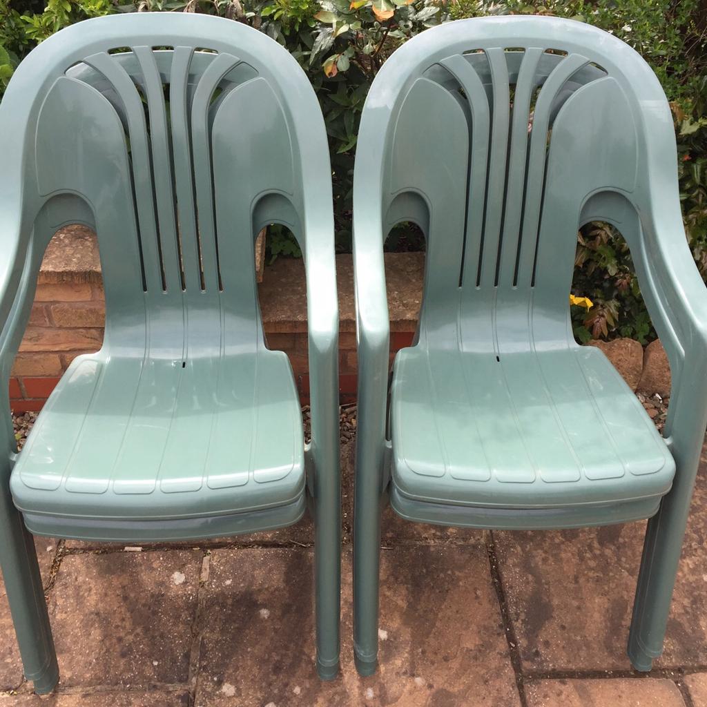 Patio Chairs: Green sturdy plastic stackable in LE17 Harborough für £ ...