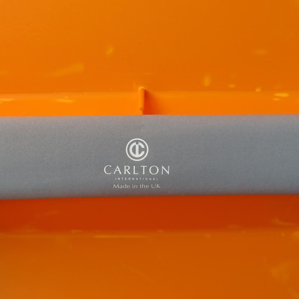 2 x Carlton hard shell orange suitcases in ME15 Maidstone für £ 60,00 ...