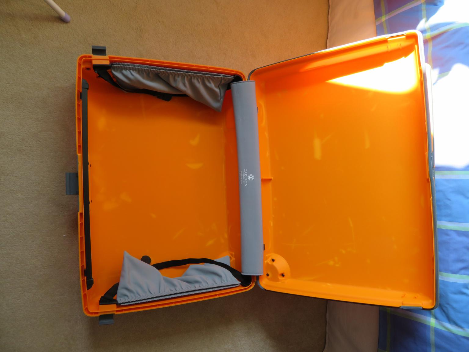 2 x Carlton hard shell orange suitcases in ME15 Maidstone für £ 60,00 ...