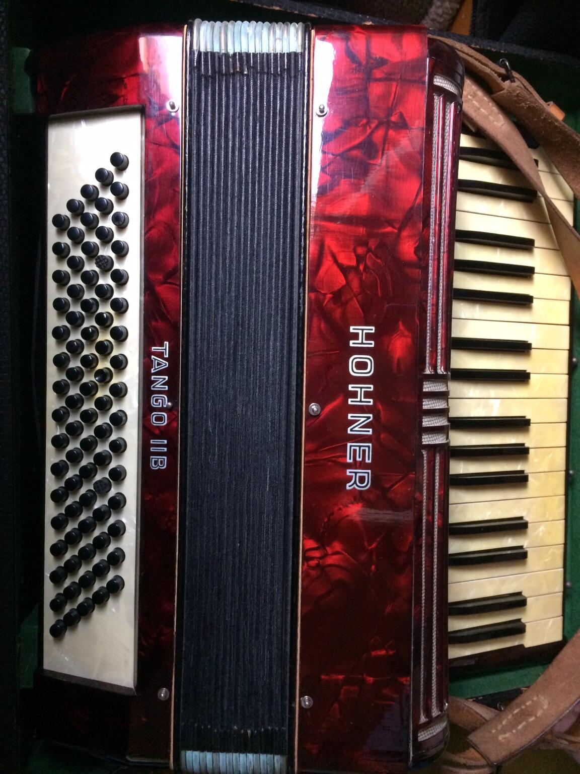 Hohner TANGO II B Chromatisches Akkordeon in 88287 Grünkraut für 250,00 ...