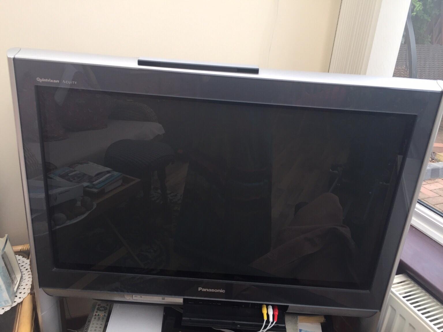Panasonic old style TV, stand sold separately in Charnwood für 39,00 ...
