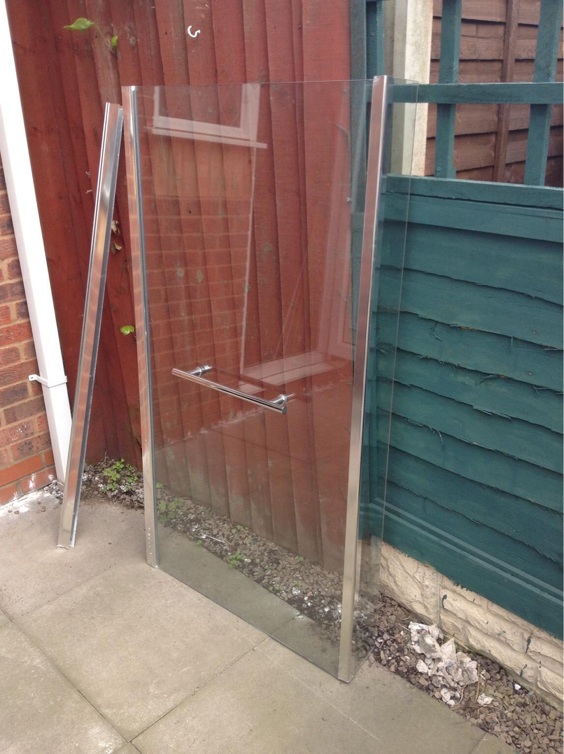 Glass shower screen in WV14 Sandwell for £5.00 for sale | Shpock