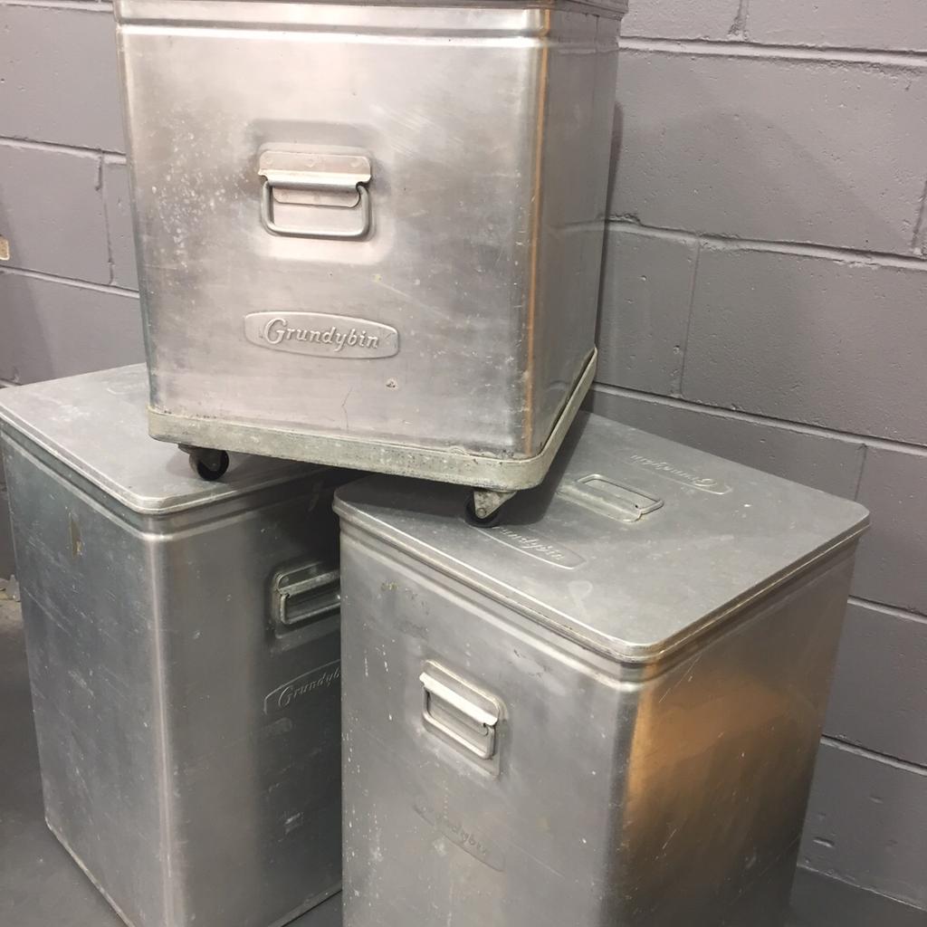 Large Vintage Grundy Bins in CW9 Davenham für 30,00 £ zum Verkauf ...
