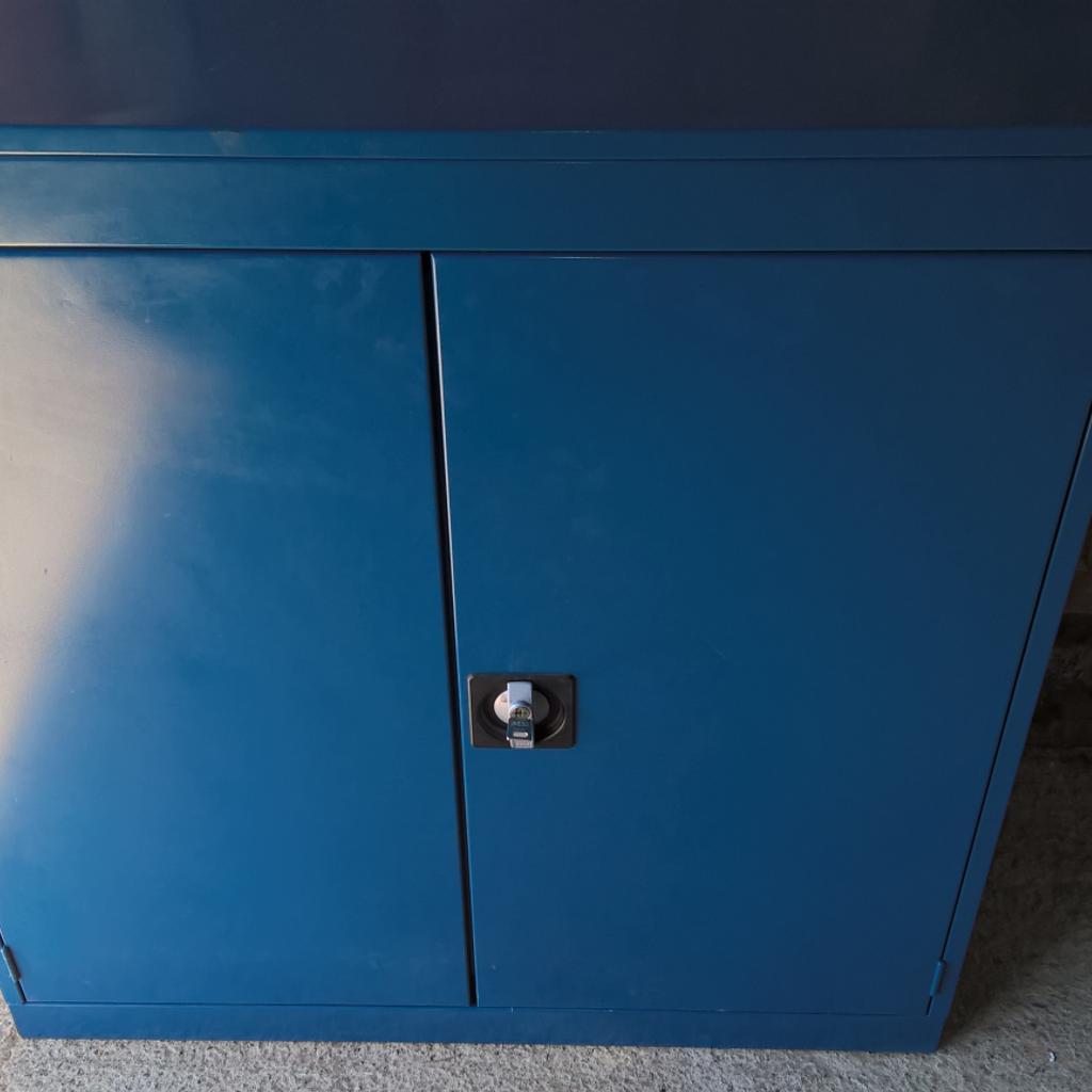 BLUE METAL STORAGE CABINET ADJUSTABLE SHELF in DY5 Dudley für £ 50,00 ...