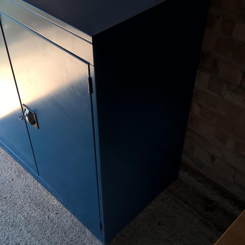 BLUE METAL STORAGE CABINET ADJUSTABLE SHELF in DY5 Dudley für £ 50,00 ...