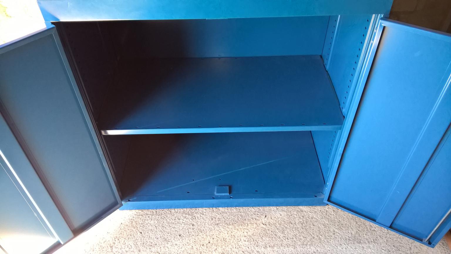 BLUE METAL STORAGE CABINET ADJUSTABLE SHELF in DY5 Dudley für £ 50,00 ...