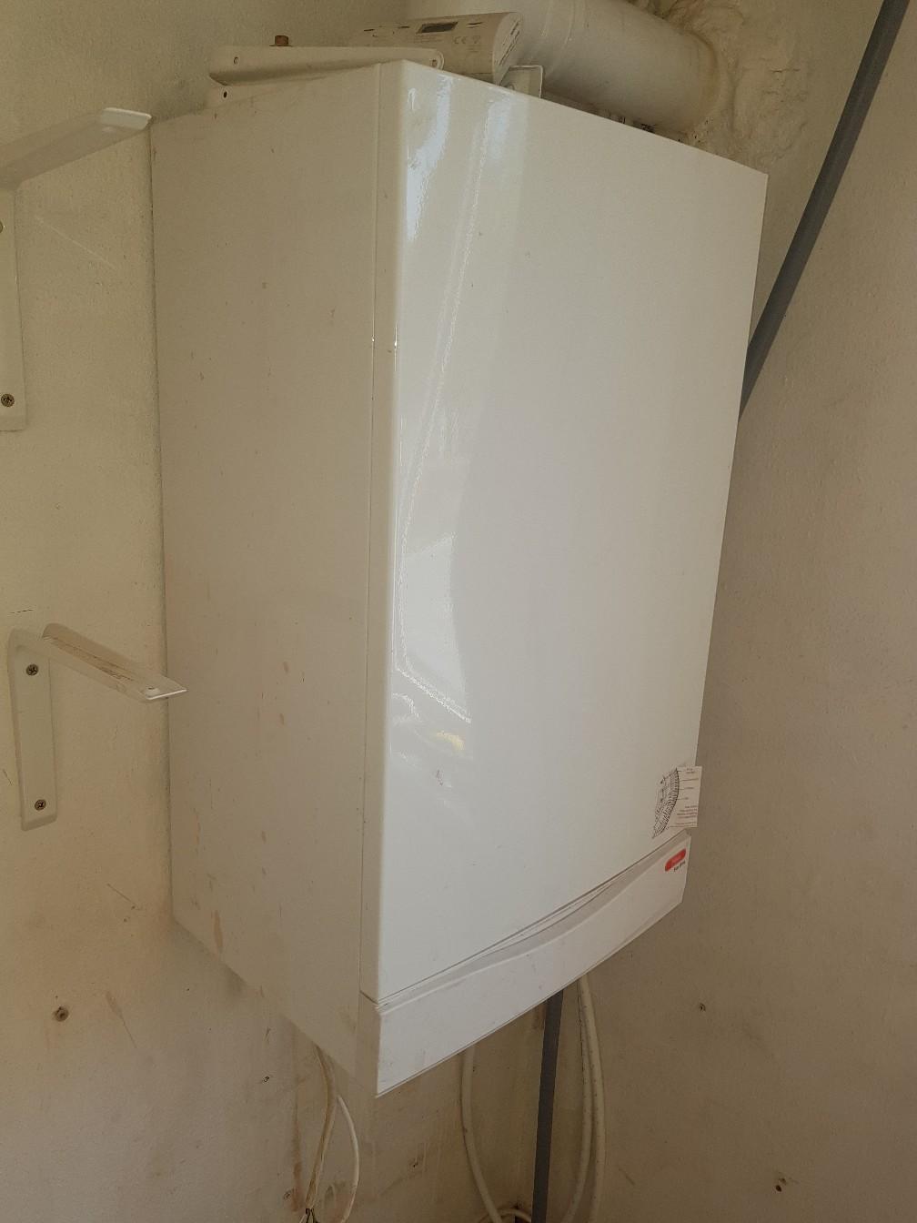 main eco elite combi 25 boiler with flu in UB7 Hillingdon for £200.00 ...