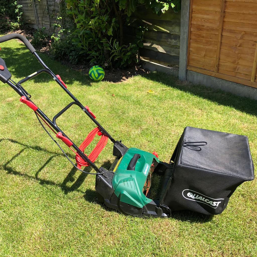 Qualcast electric Cylinder lawn mower in Wheathampstead für 35,00 £ zum ...