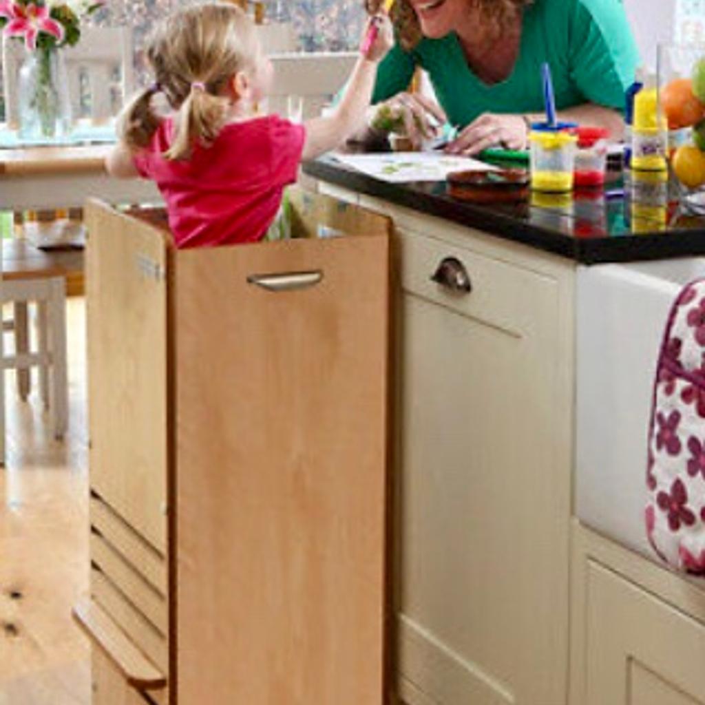 Little helper / Montessori learning tower in N1 London Borough of ...