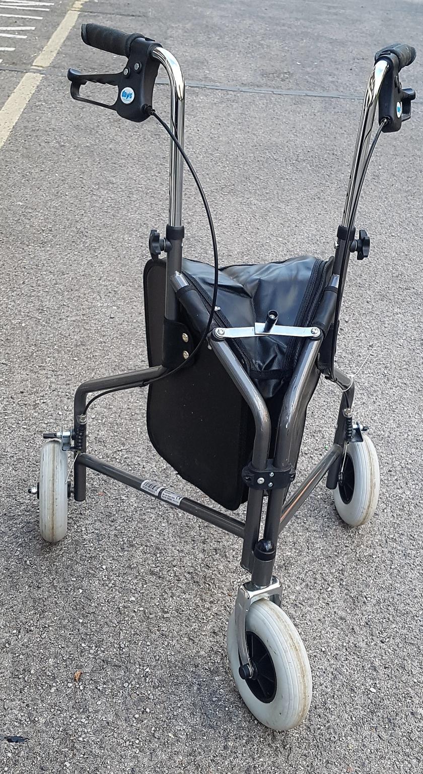 Patterson Medical 3 Wheeled Walking Aid Frame in TW8 London für £ 24,99 ...
