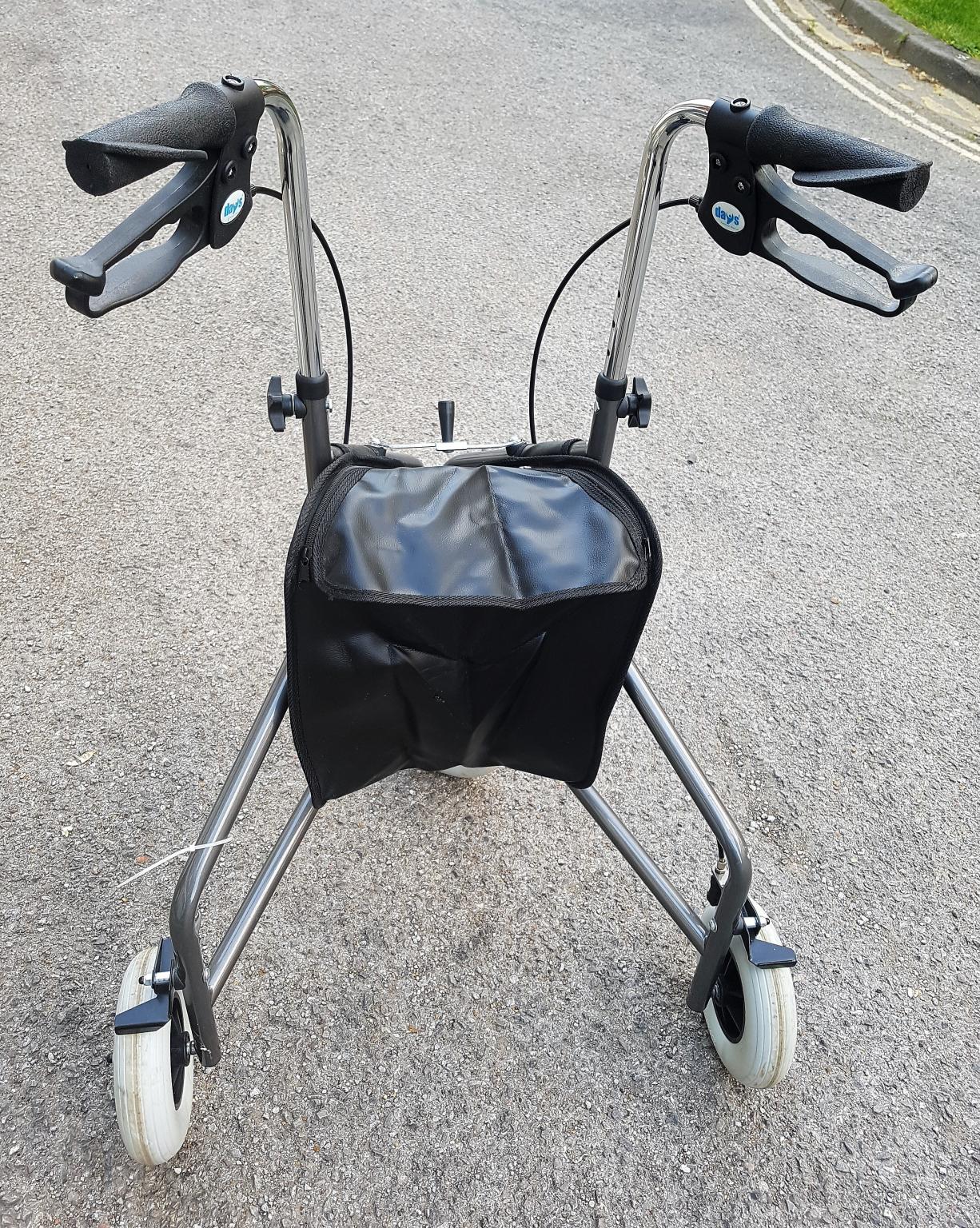 Patterson Medical 3 Wheeled Walking Aid Frame in TW8 London für £ 24,99 ...