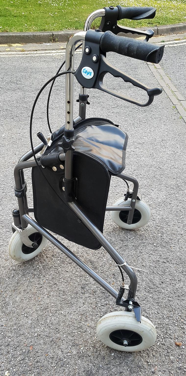 Patterson Medical 3 Wheeled Walking Aid Frame in TW8 London für £ 24,99 ...