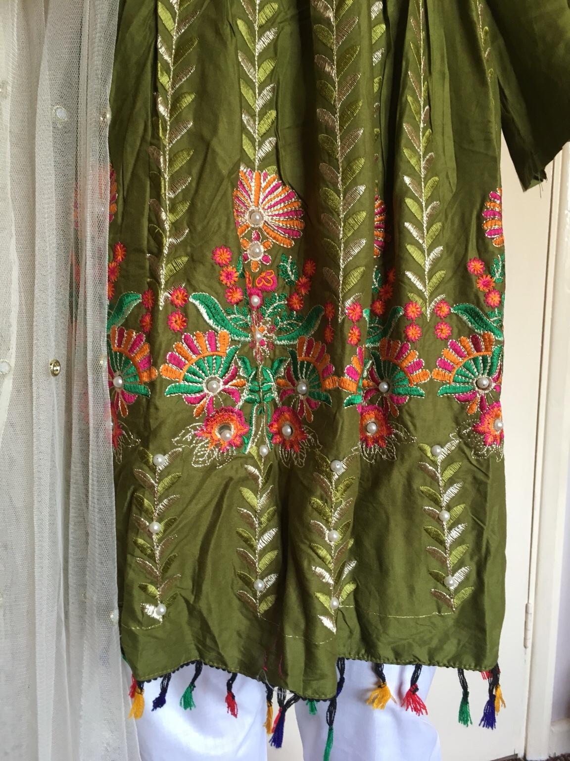 Asian clothes in ME4 Chatham für 35,00 £ zum Verkauf | Shpock DE