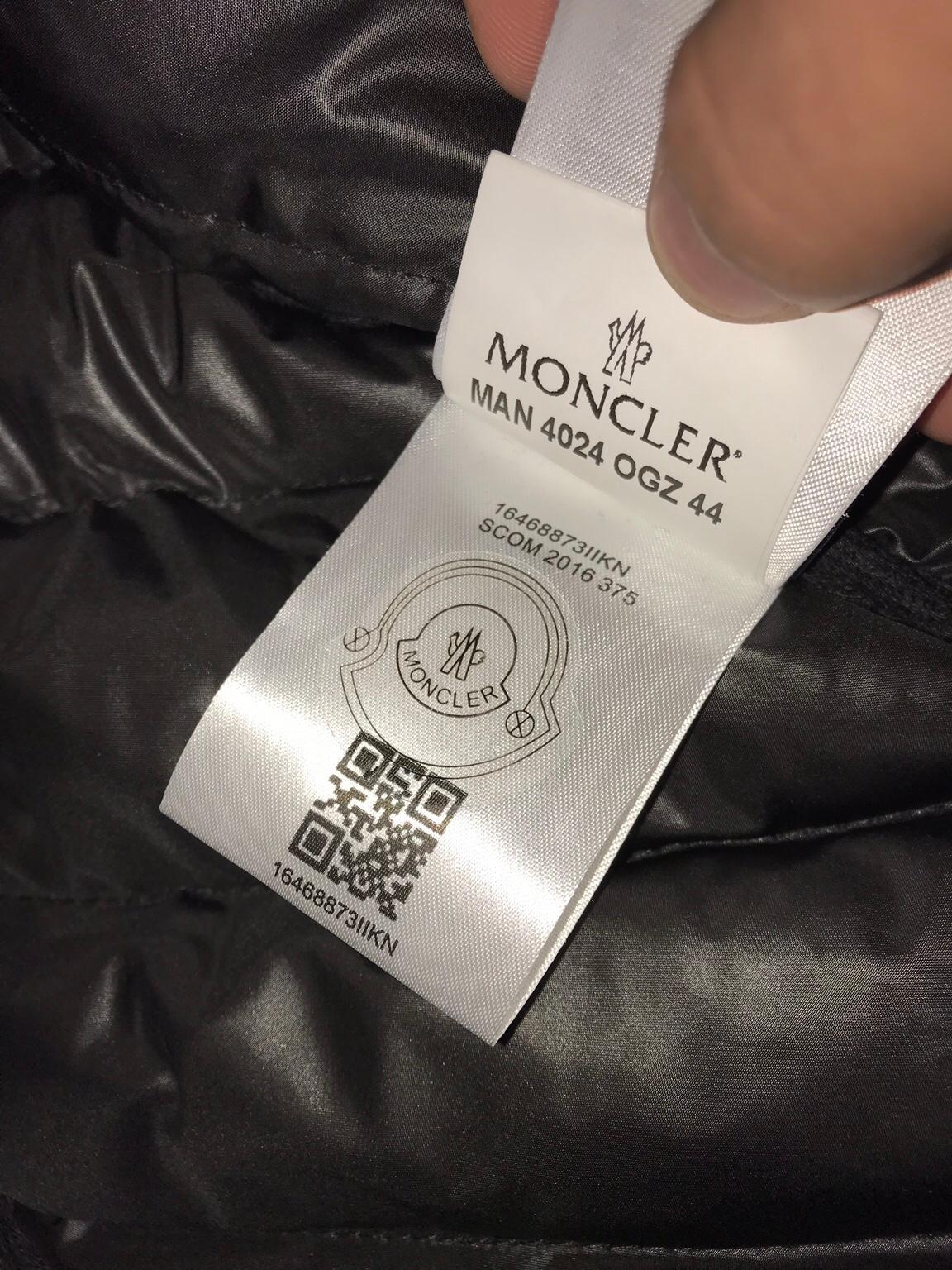 Moncler väst in 17672 Kallhäll für 1.900,00 SEK zum Verkauf | Shpock DE